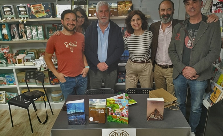 Las aventuras de Liam, Mona y Grillo se dan a conocer en la librería ...
